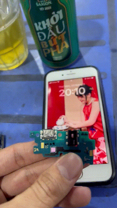 Tại sao loài người chuyển qua xài type C anh em biết không?! Đơn giản ...