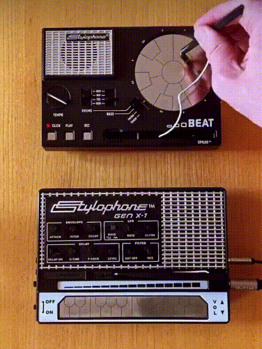 Stylophone là một nhạc cụ bàn phím điện tử tương tự thu nhỏ được chơi ...